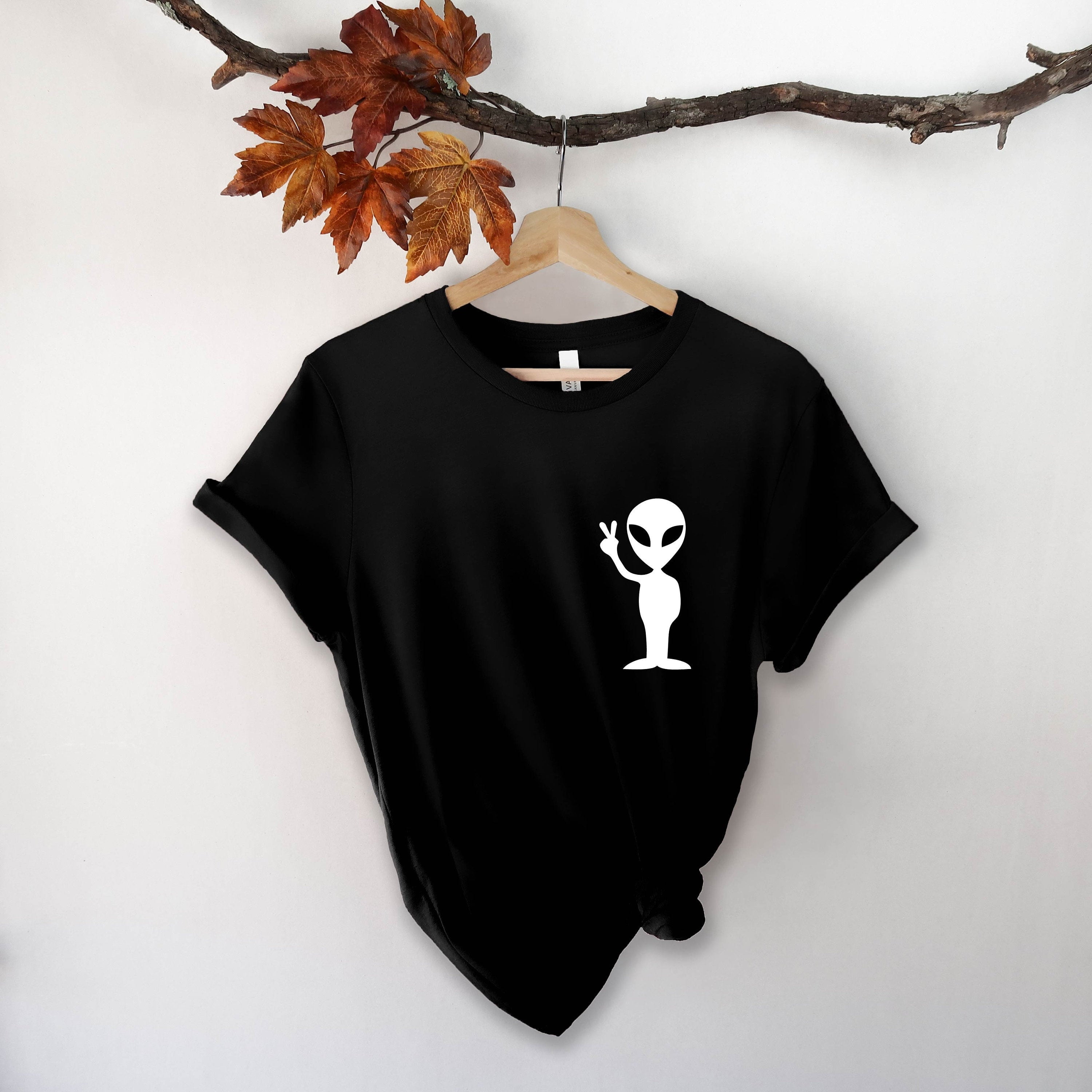 Alien Head Pocket T-Shirt: Unisex Space Science Tee, Vintage T-Shirt ...
