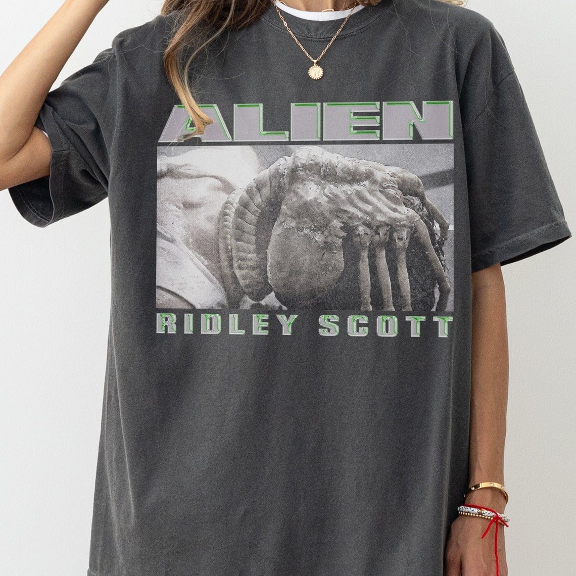 Alien Movie T-Shirt, Retro Horror Movie Facehugger Bootleg Streetwear ...