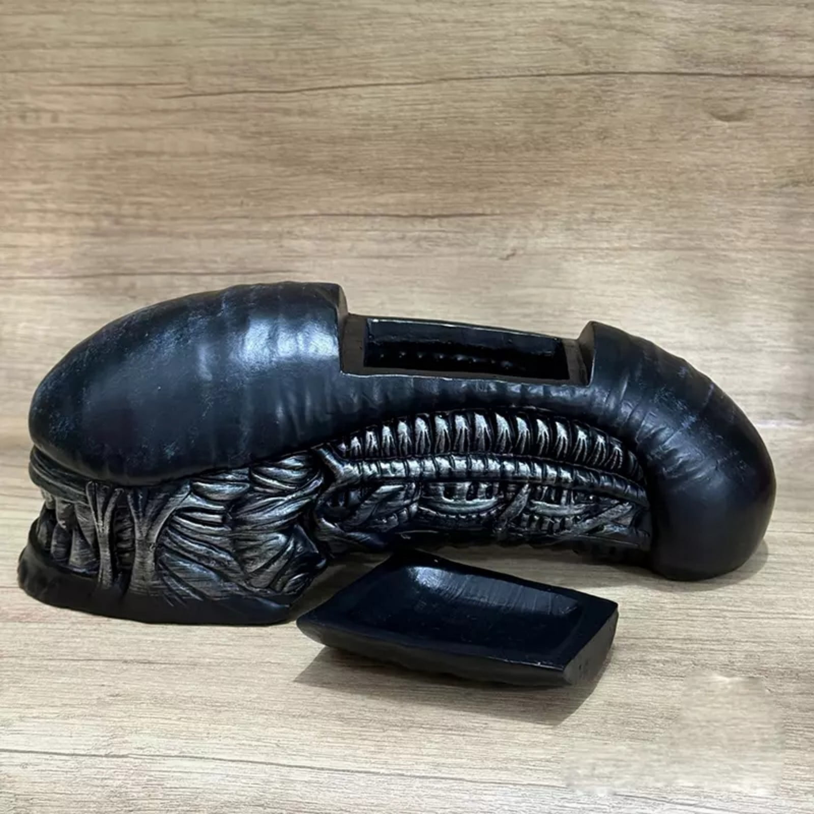 Alien-Romulus Popcorn Bucket – Dark Sci-Fi Creature Design 4" x 10.2 ...