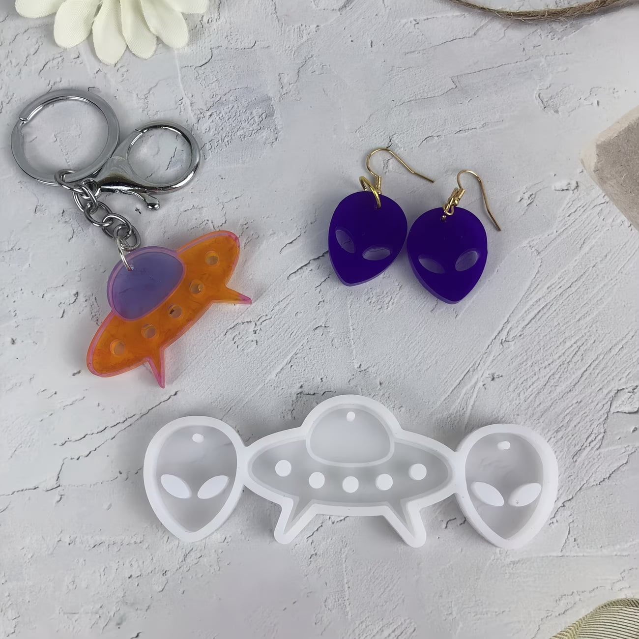 Alien Spaceship Silicone Mold for DIY Keychains and Earrings - Durable ...