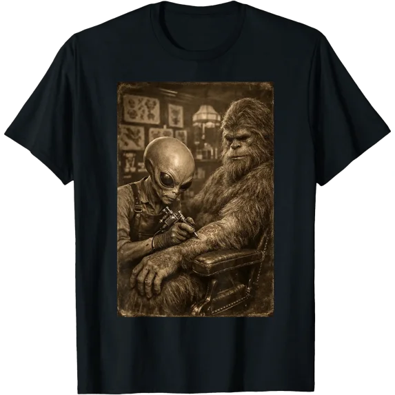 Alien Tattooing Bigfoot. Funny Cryptid Ufo Sasquatch Lover T-Shirt ...