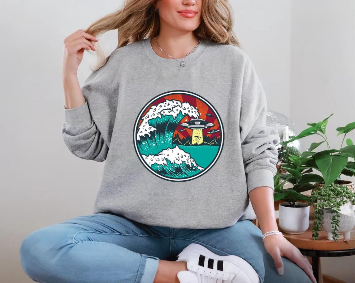 Alien and Wave Sweatshirt in Ukiyo-e Style Abduction Art, for men ...