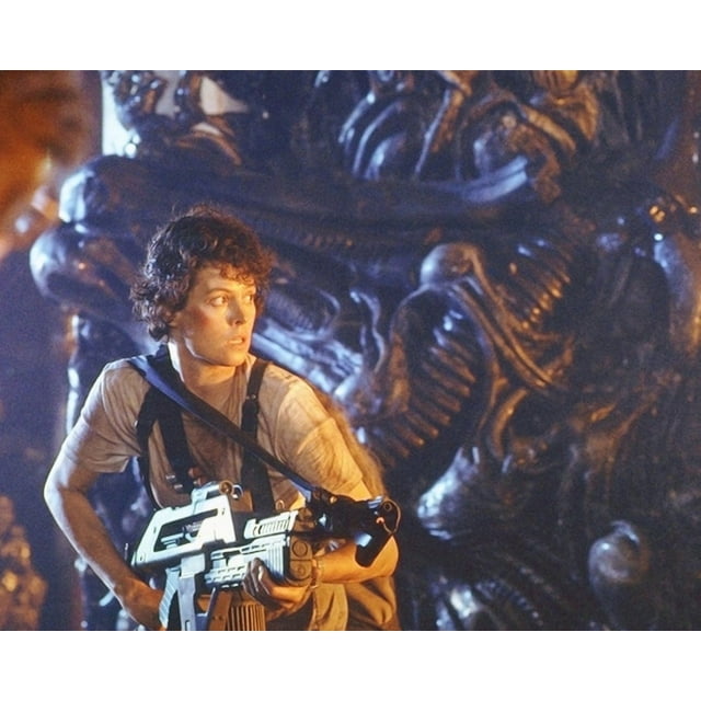 Aliens Sigourney Weaver 24X36 POSTER - Walmart.com