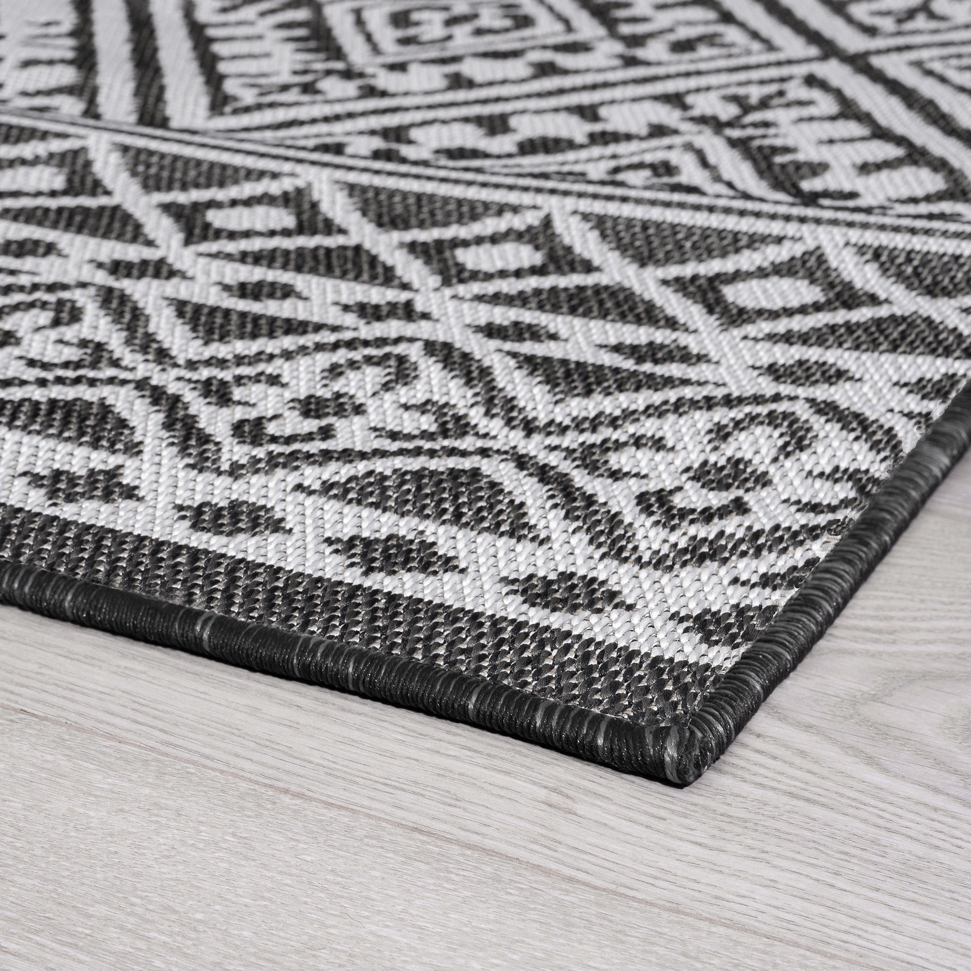 Alise Rugs Vision Scandinavian Diamond Indoor/Outdoor Area Rug Charcoal ...