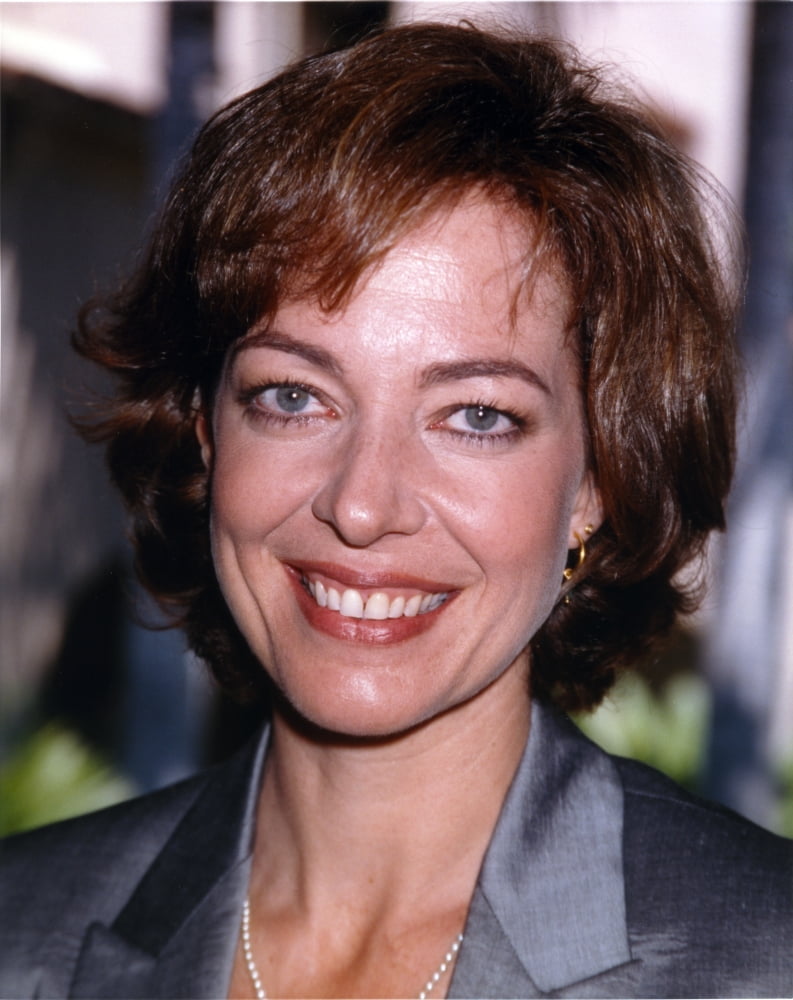 Allison Janney Close Up Portrait Photo Print (8 x 10) - Walmart.com