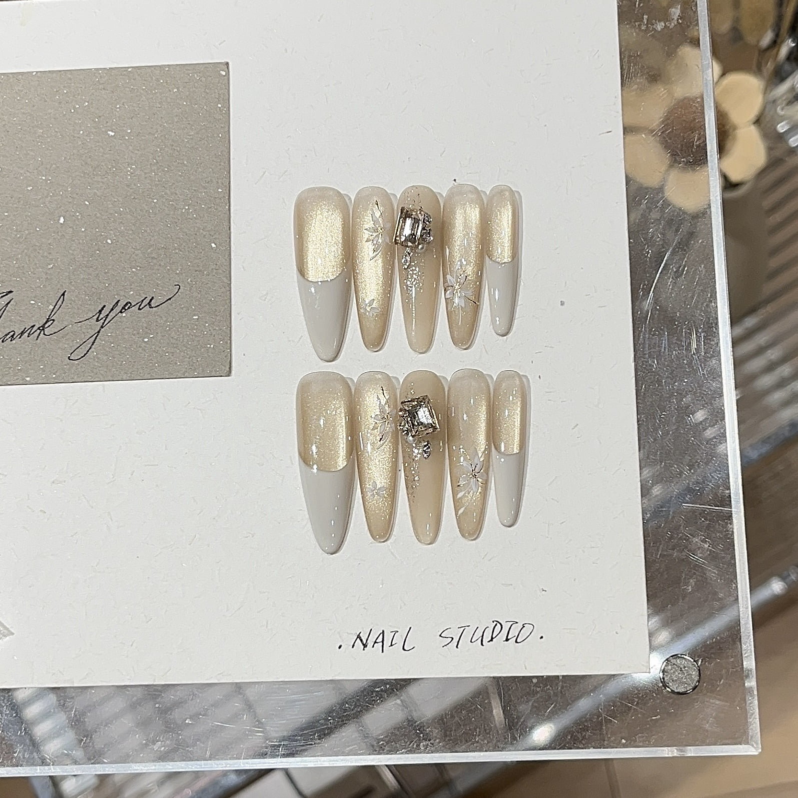 [Almond Dew] Pure desire wind gentle light champagne wide light cat eye ...
