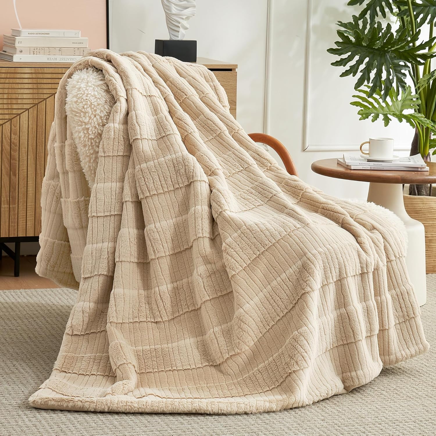 Amélie Home Stripe Faux Fur Throw Blanket, Cozy Soft Fuzzy Fluffy Queen ...