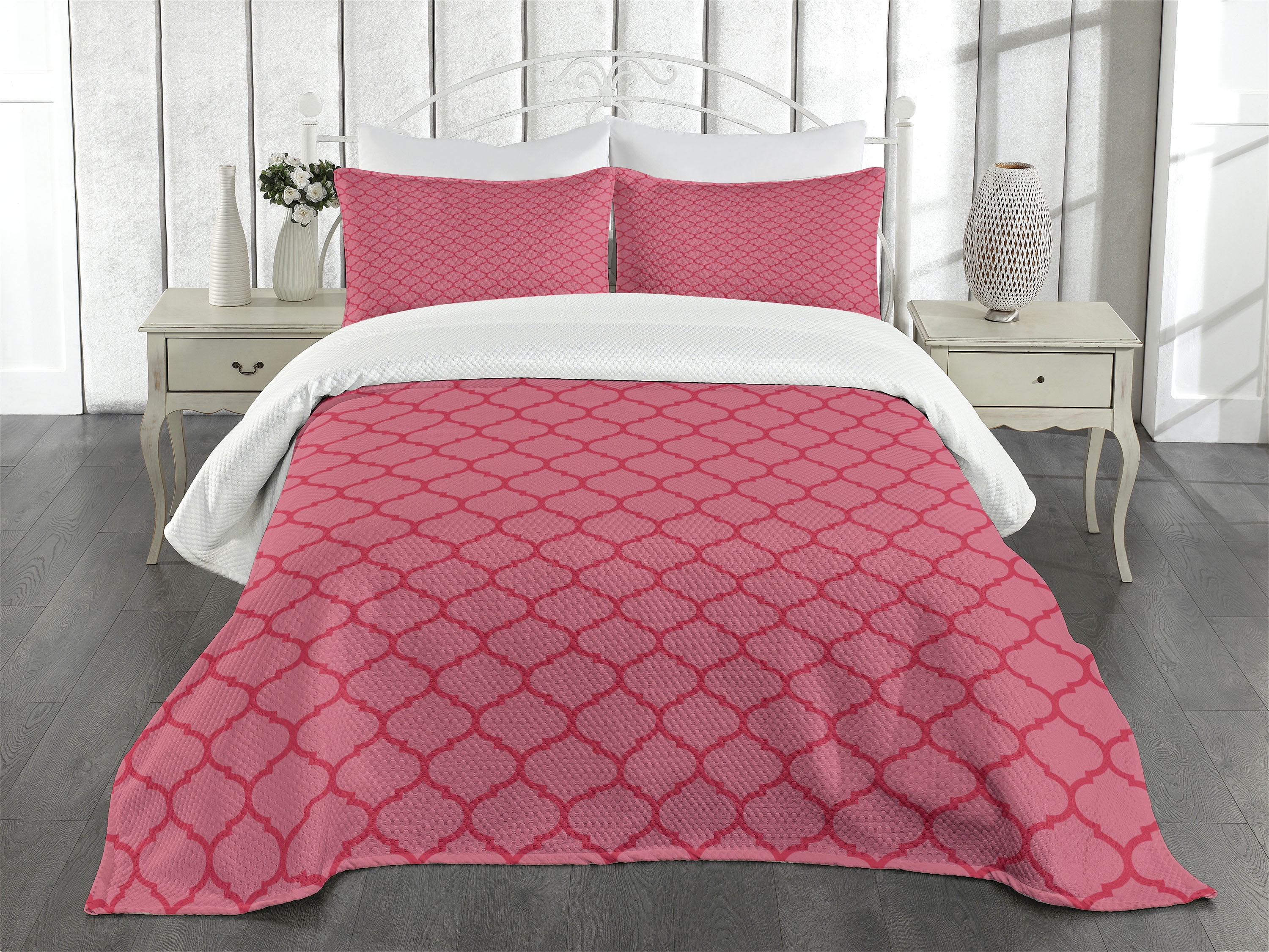 Ambesonne Coral Quilted Bedspread Set 3 Pcs, Antique Quatrefoil Motifs ...