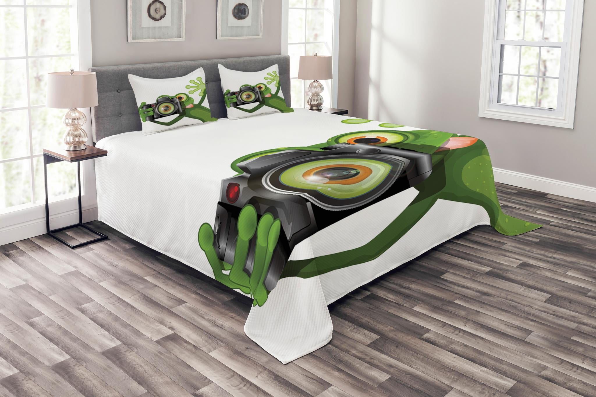 Ambesonne Frog Quilted Bedspread Set 3 Pcs, Funny Animal with Camera ...