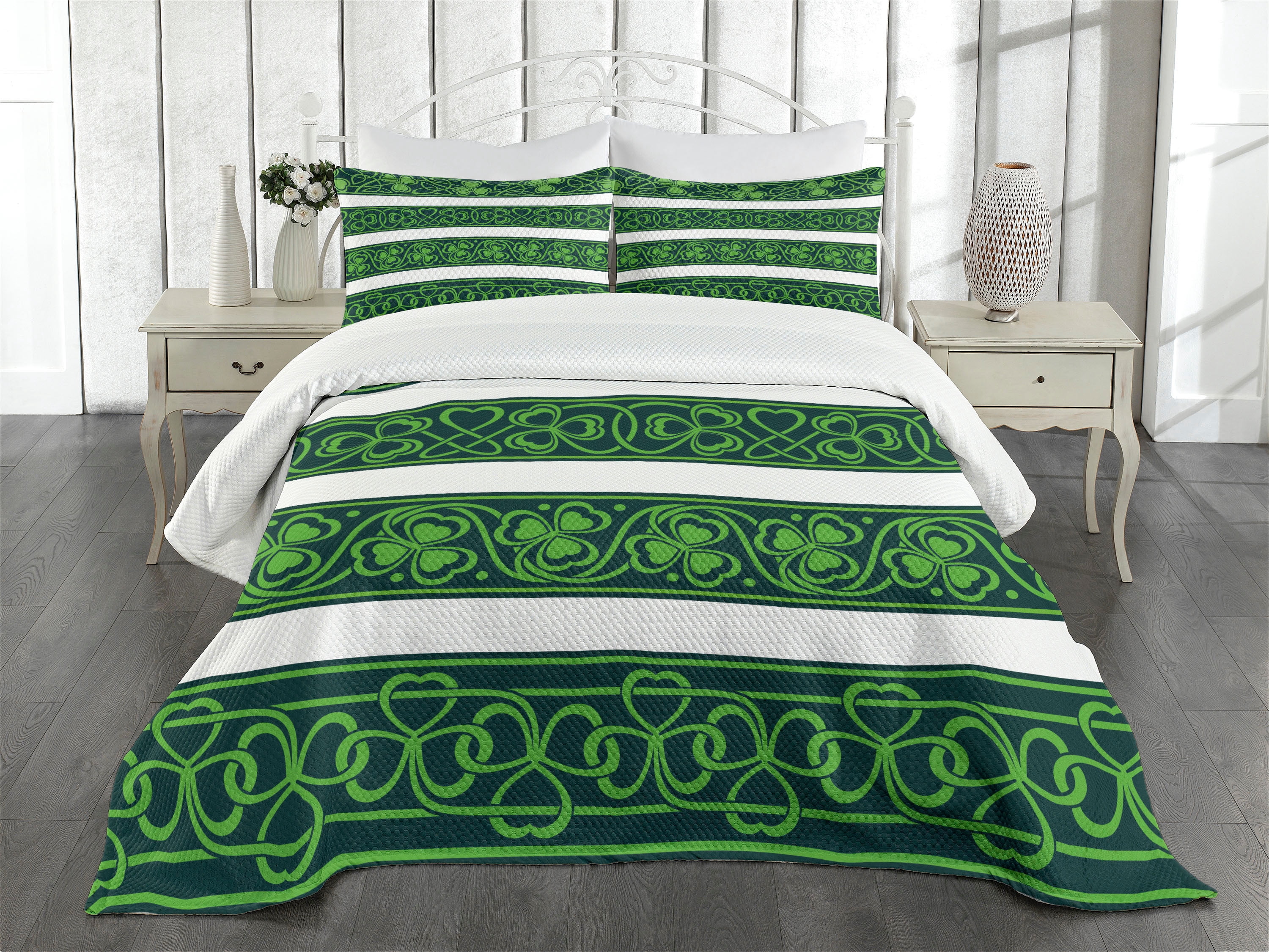 Ambesonne Irish Quilted Bedspread Set 3 Pcs, Shamrock Borders Art, King ...