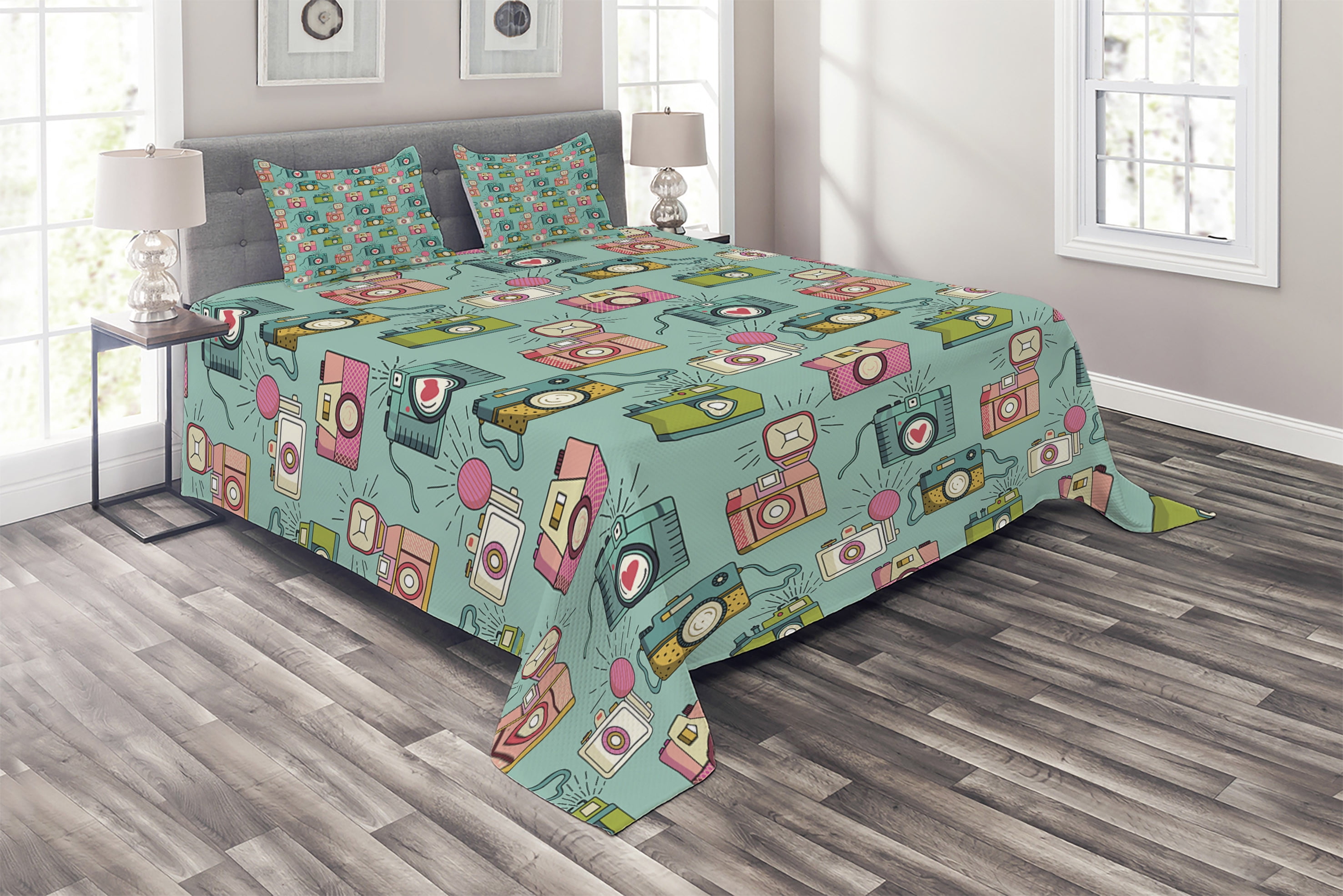 Ambesonne Retro Quilted Coverlet 3 Pcs, Hipster Photo Cameras, King ...