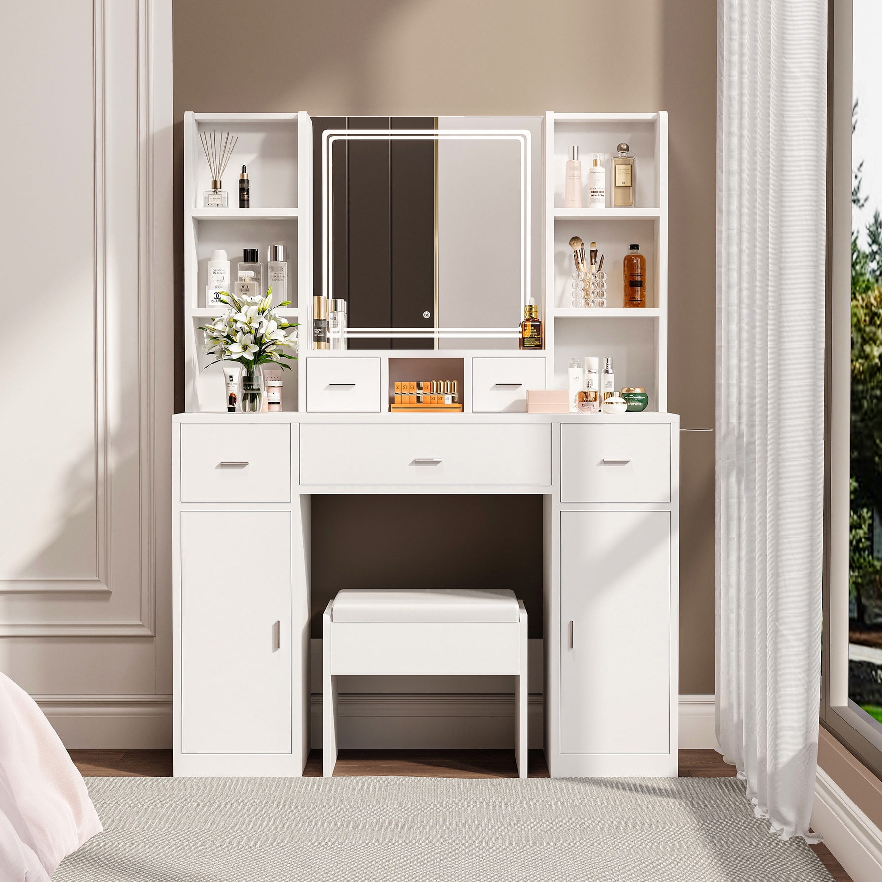 American design - Integrated charging ports - Bedroom use ...