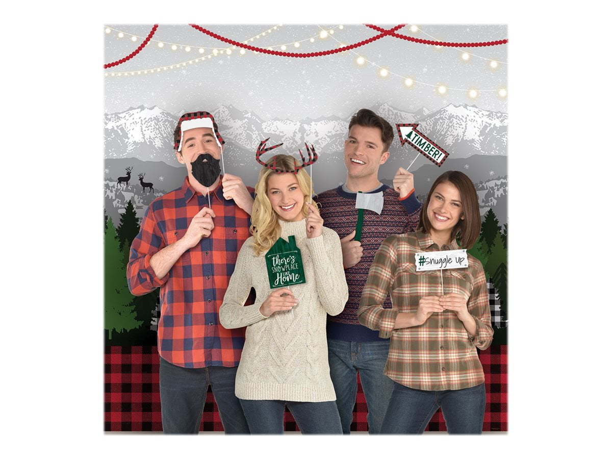 Amscan Winter Plaid Christmas Scene Setters with Props Assorted Colors ...