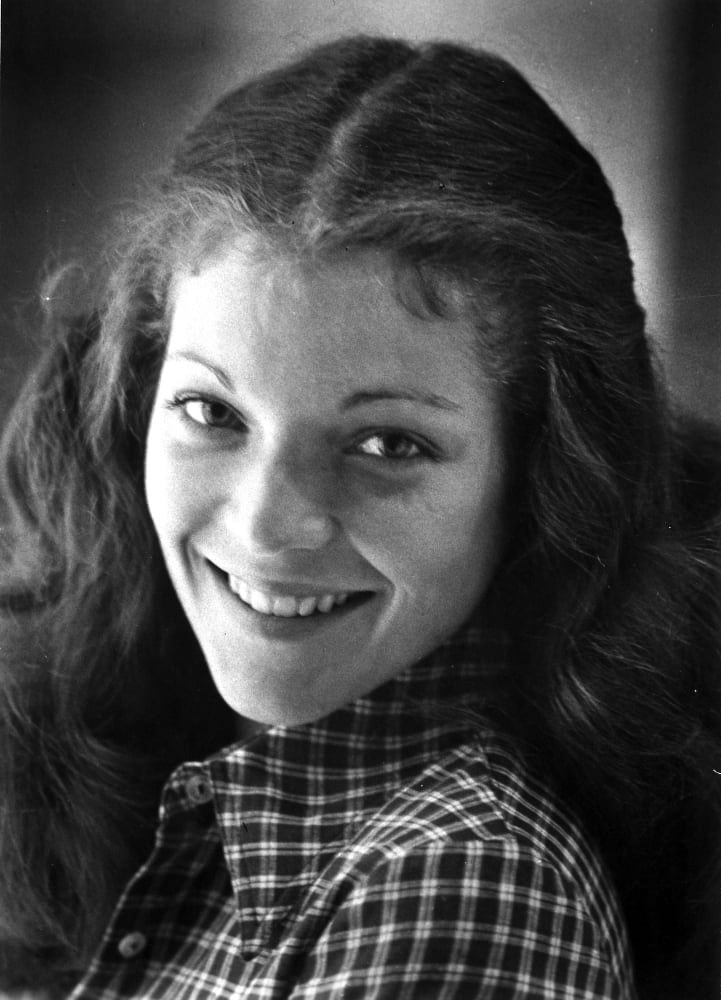 Amy Irving smiling and Facing Right in Classic Portrait Photo Print (8 ...