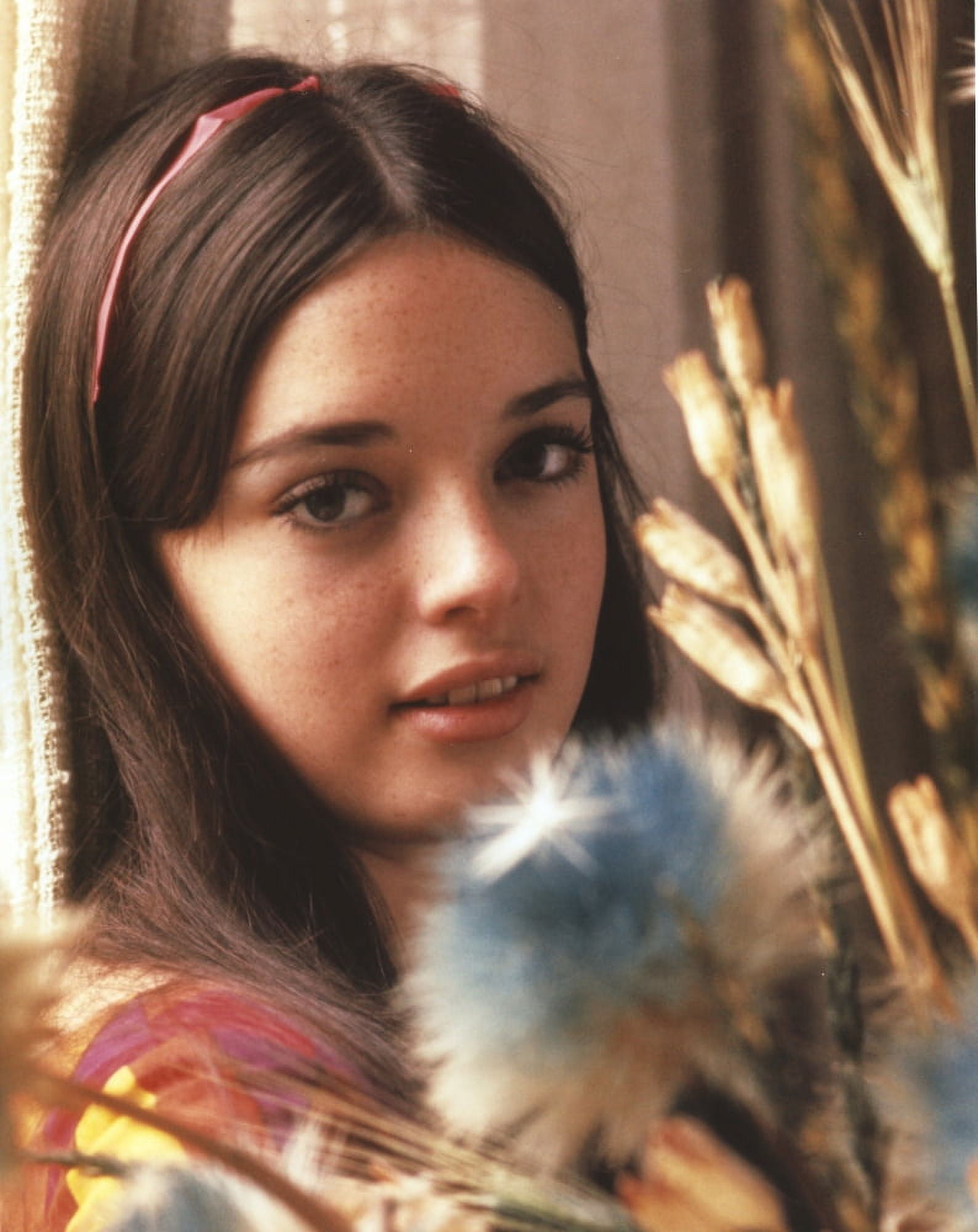 Angela Cartwright Leaning on the Wall Photo Print (8 x 10) - Walmart.com