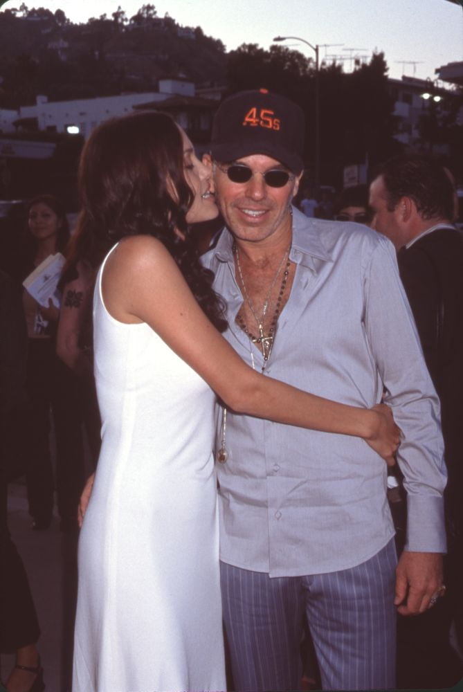 Angelina Jolie In White Dress Kissing Billy Bob Thornton'S Cheek Photo ...