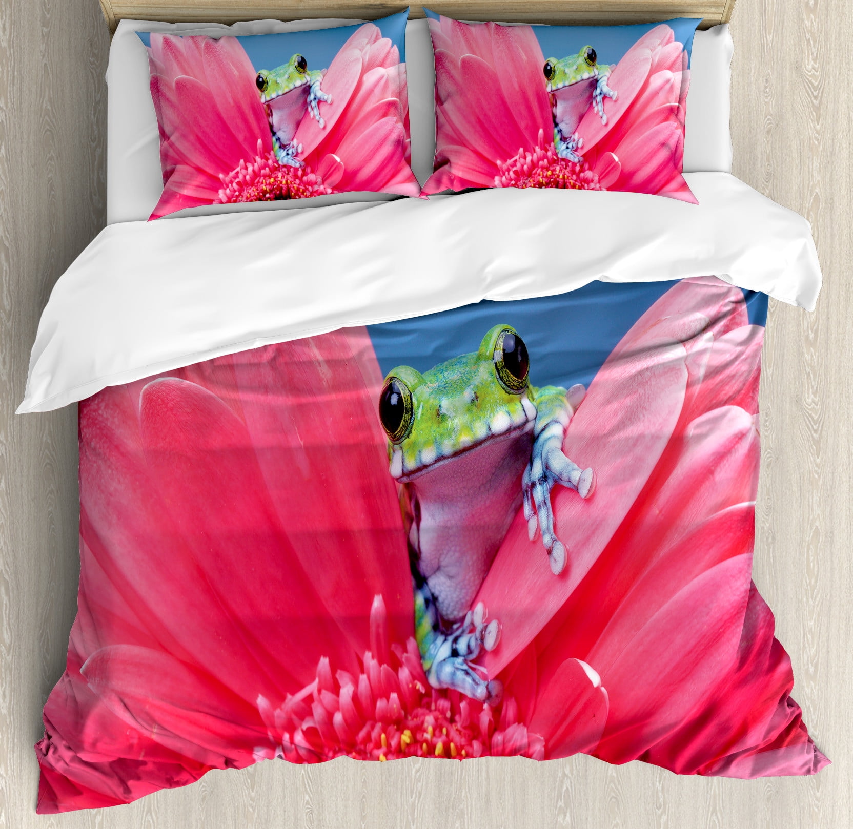 Animal Duvet Cover Set, Tiny Little Tree Frog on Gerbera Flower Nature ...
