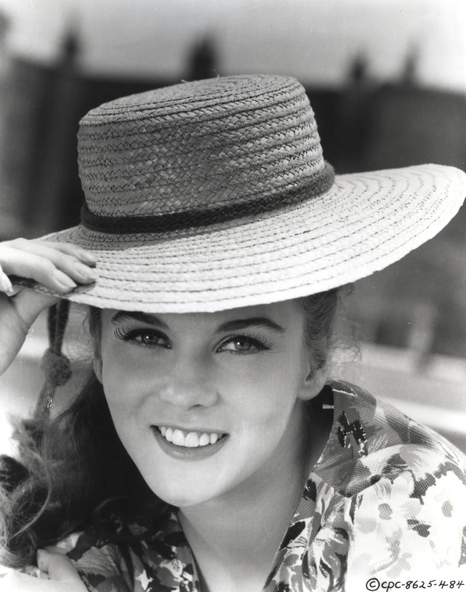 Ann-Margaret wearing a straw hat Photo Print (8 x 10) - Walmart.com