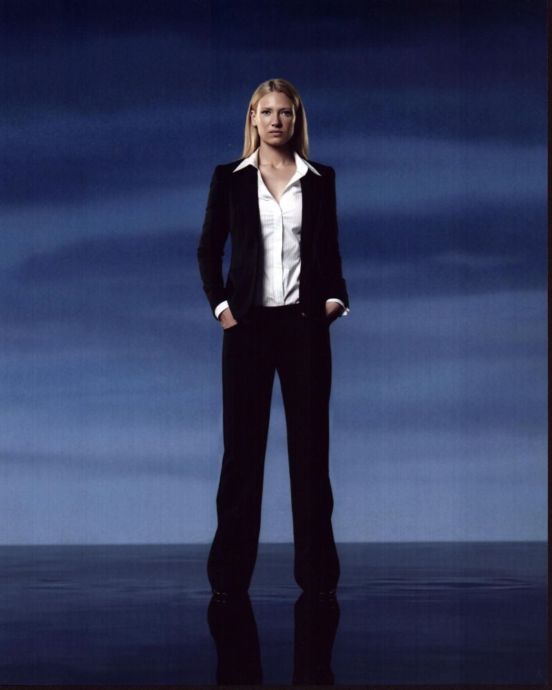 Anna Torv In Suit With Hands In Pockets For Fringe Photo Print (16 x 20 ...