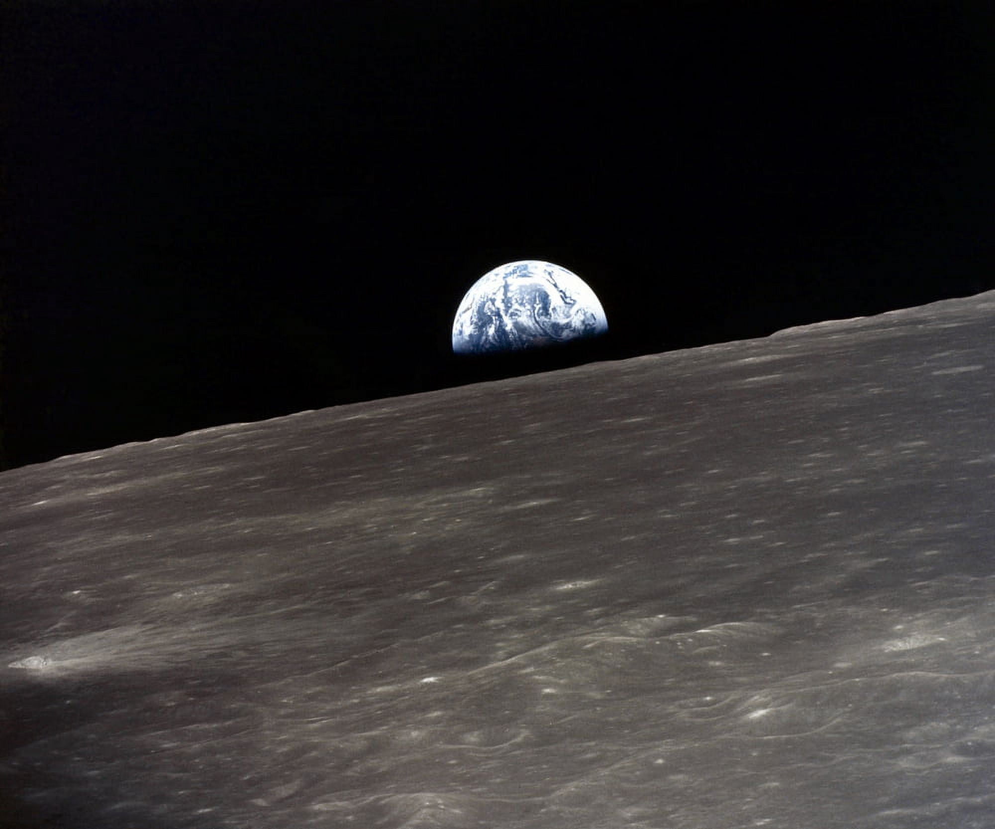 Apollo 10: Earthrise, 1969. /Na View Of The Earth Rising Over The Moon ...