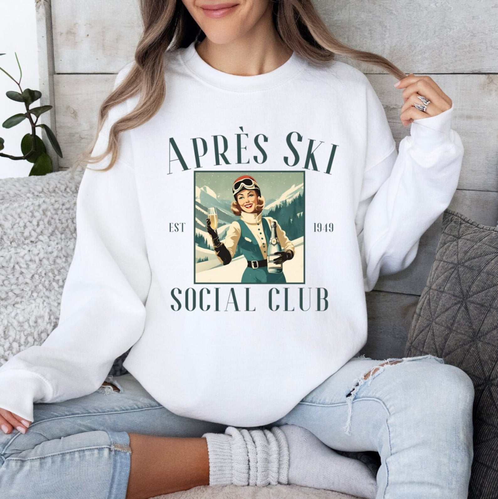 Apres Ski Social Club Sweatshirt, Retro Ski Trip Crewneck, Skiing ...