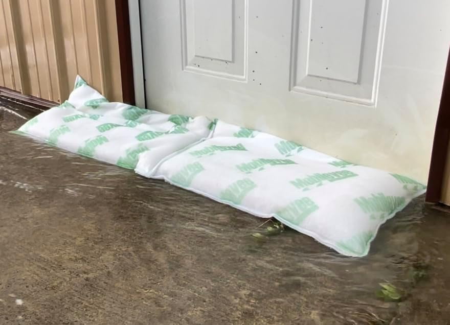 Aquashield Emergency Flood Kit - Water Absorbent Flood Barriers for ...