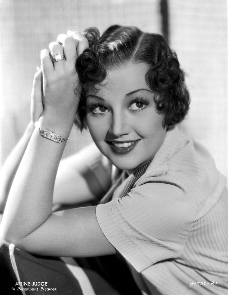 Arlene Judge sitting and posed Photo Print (8 x 10) - Walmart.com