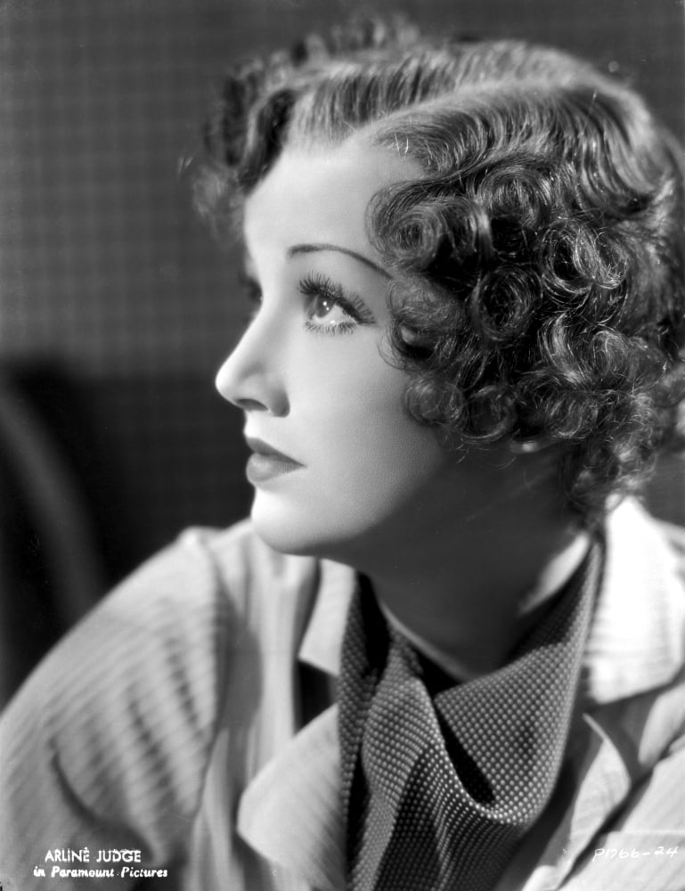 Arlene Judge sitting and posed Portrait Photo Print (8 x 10) - Walmart.com