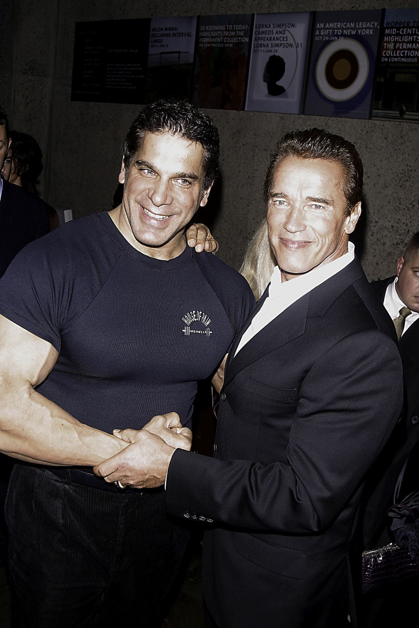 Arnold Schwarzenegger and Lou Ferrigno shaking hands at the 25th ...