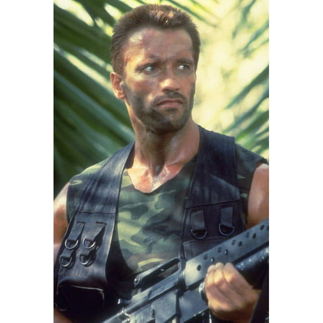 Arnold Schwarzenegger in Predator 24x36 Poster Holding Machine Gun in ...