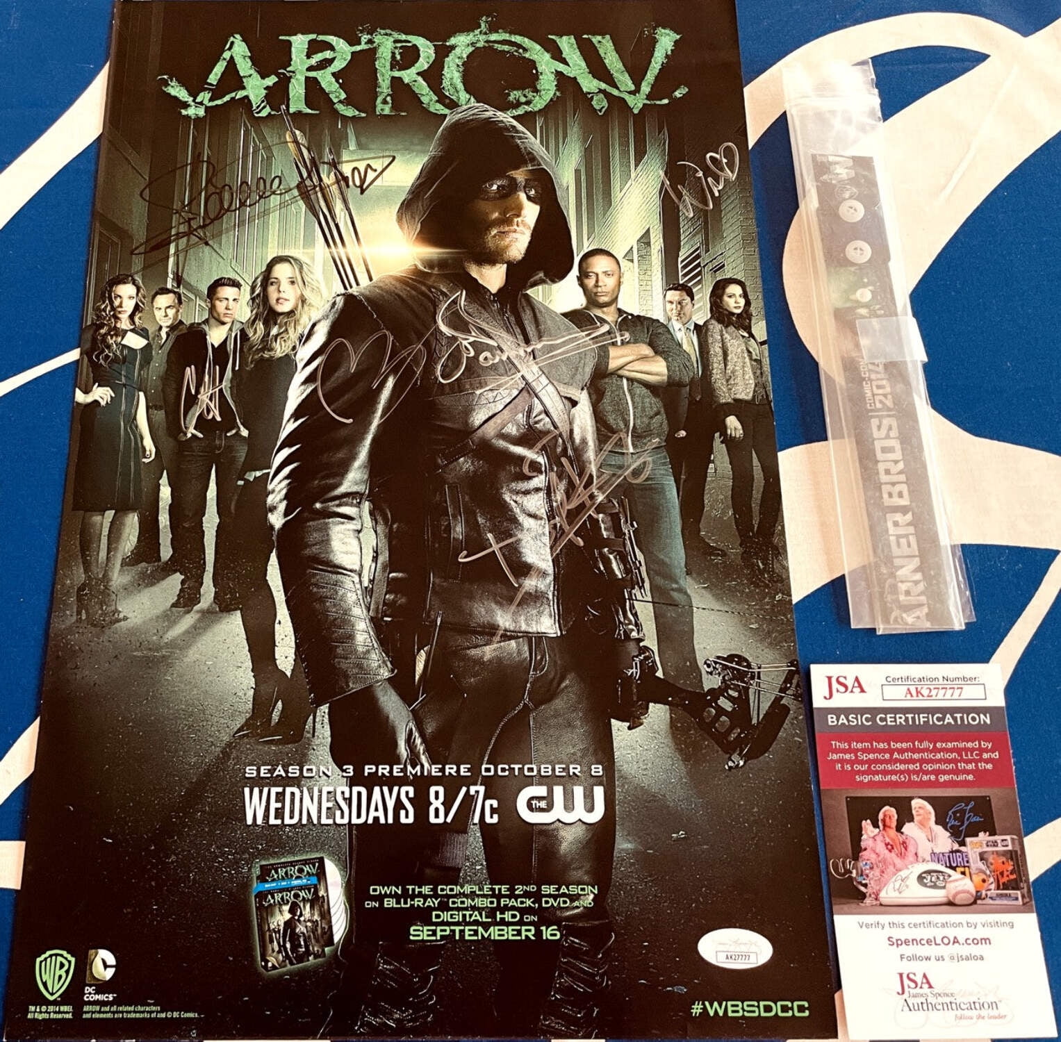 Arrow cast autographed 2014 Comic-Con poster (Stephen Amell David Ramsey Paul Blackthorne Willa ...