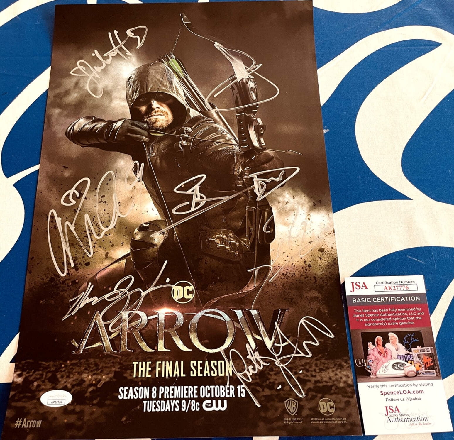 Arrow cast autographed 2019 Comic-Con last season poster Stephen Amell ...