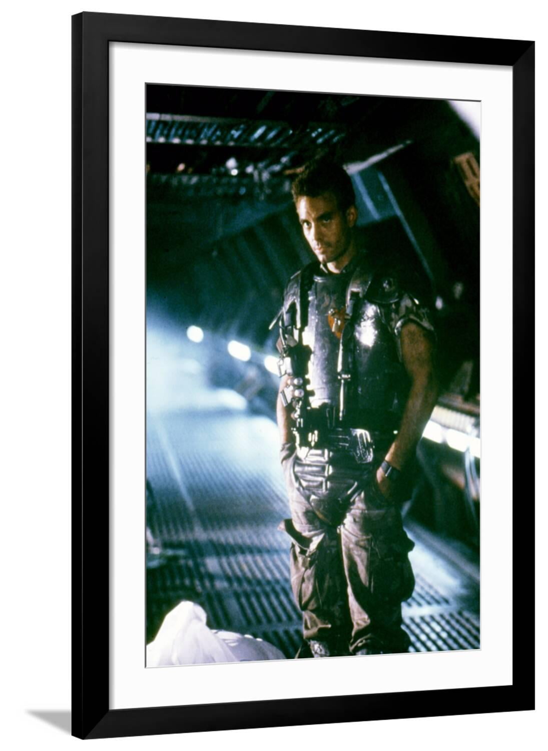 Art.com ALIENS, 1986 directed by JAMES CAMERON with Michael Biehn ...