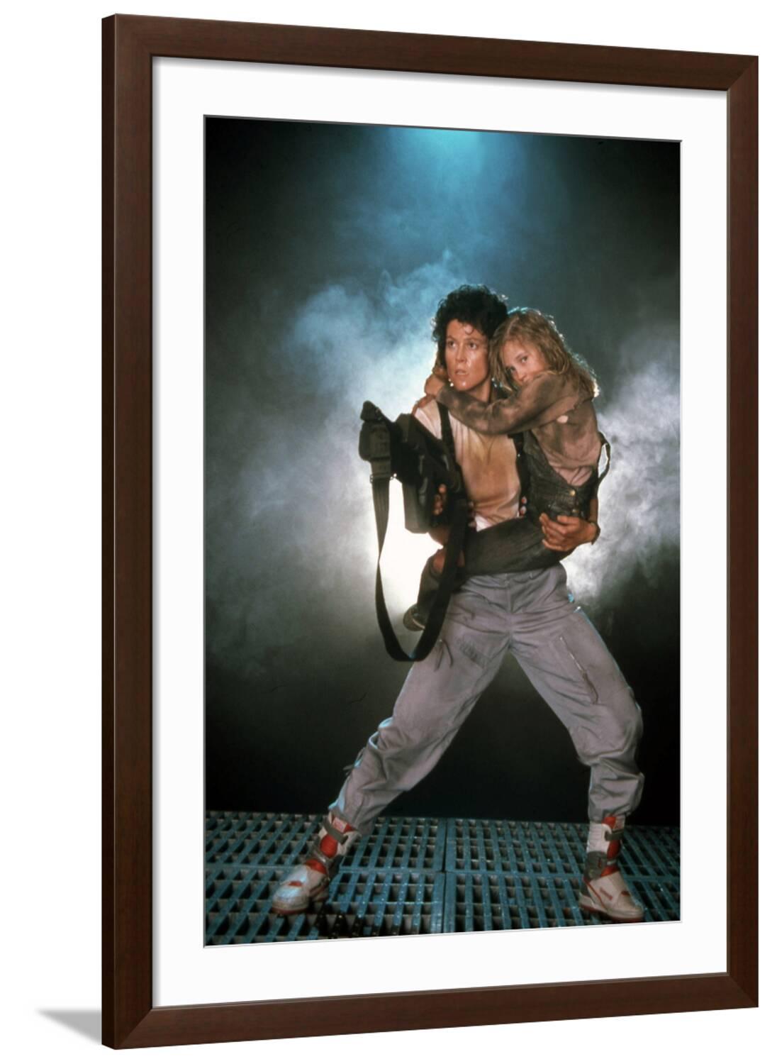 Art.com Aliens 1986 Directed by James Cameron Avec Sigourney Weaver and ...