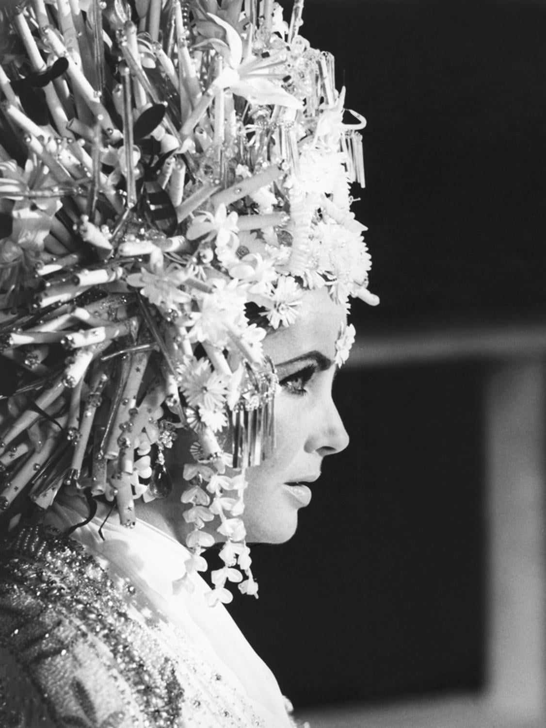 Art.com Boom!, Elizabeth Taylor, 1968 Photo, 24" x 32" - Walmart.com