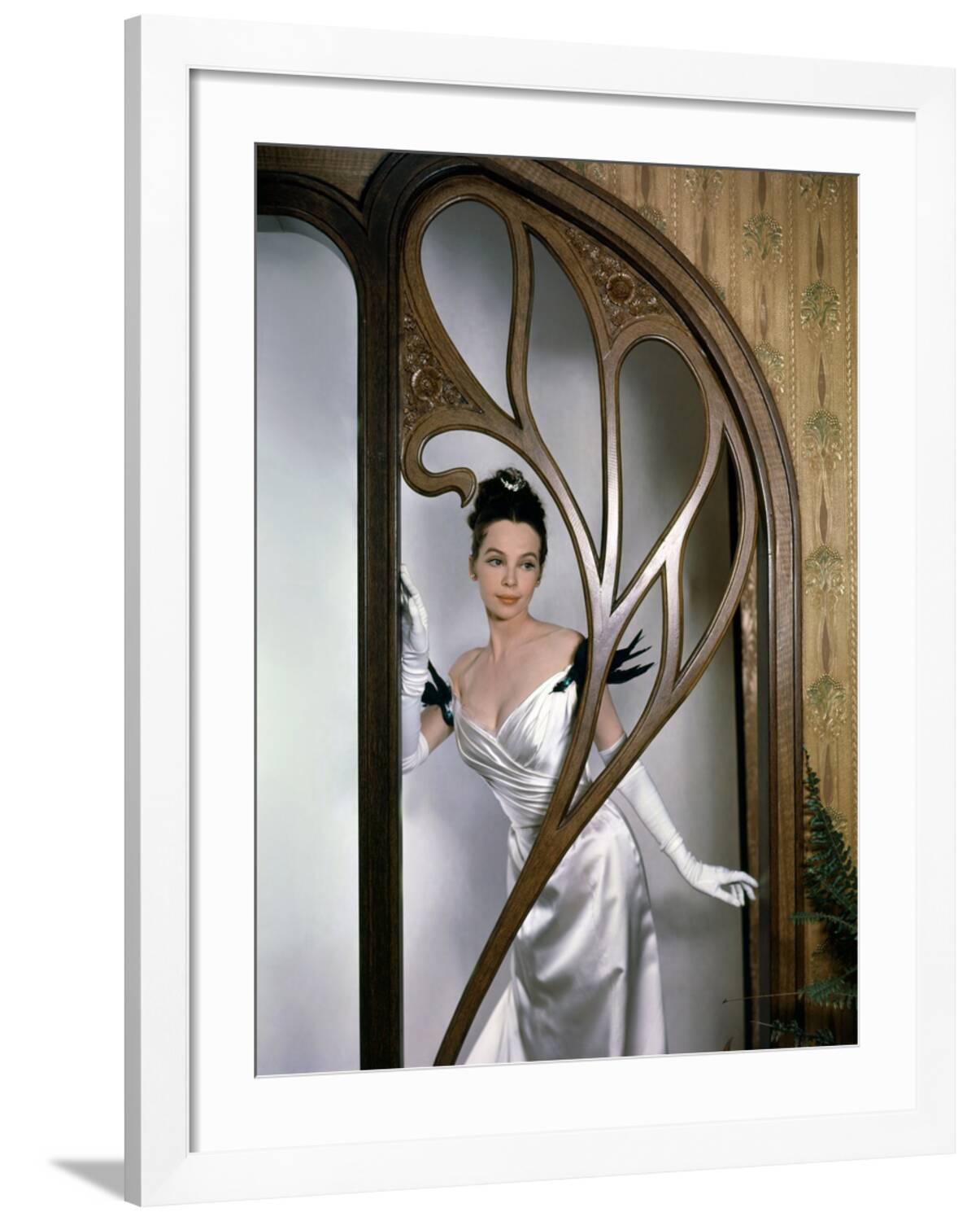 Art.com GIGI, 1958 directed by VINCENTE MINNELLI Leslie Caron (photo ...