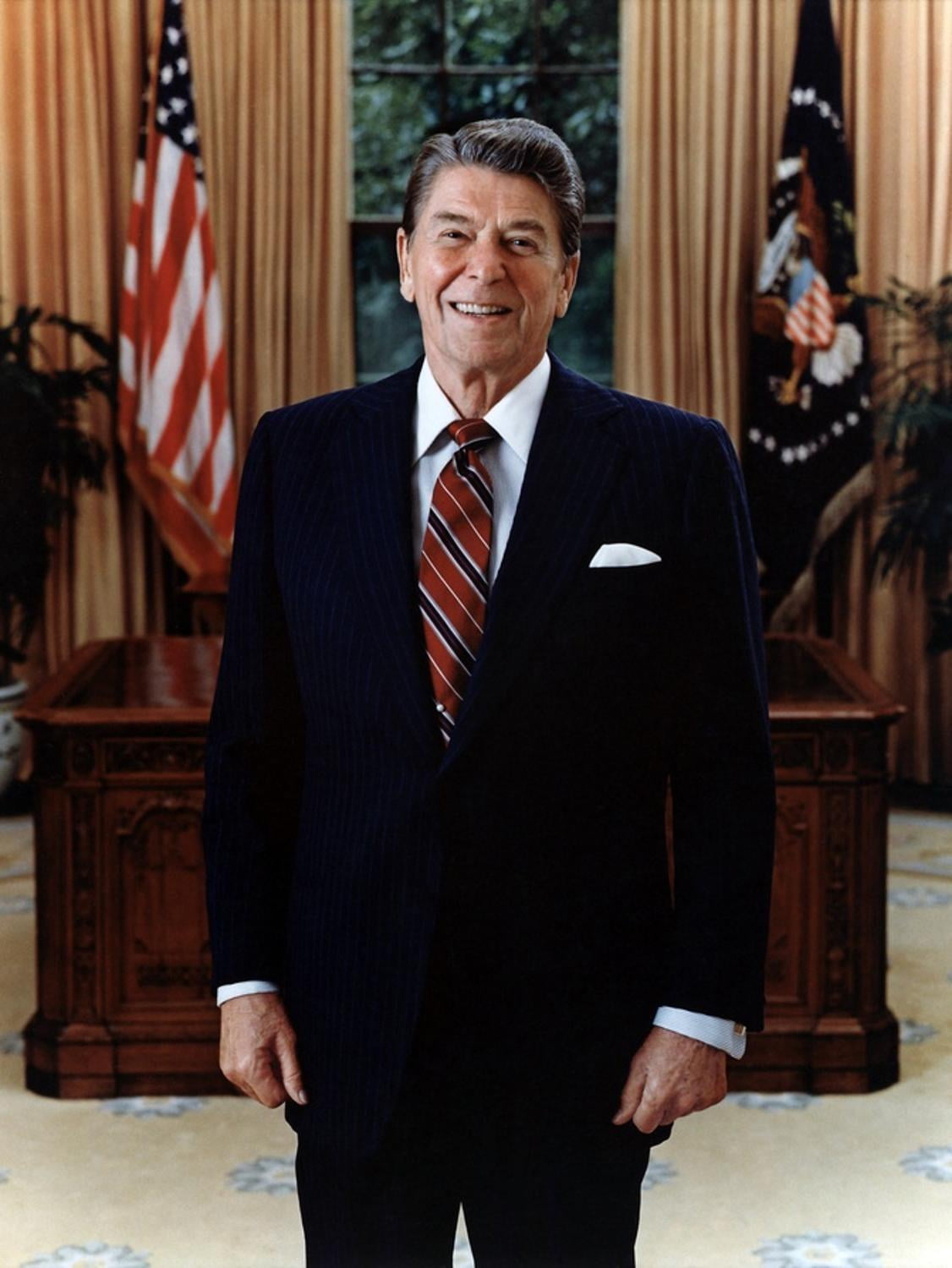 Art.com Official Portrait of President Reagan in the Oval Office. June ...