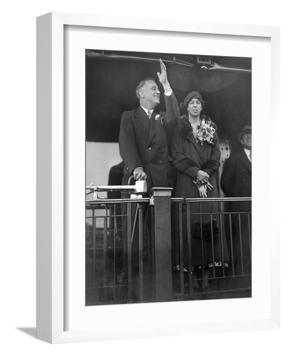 Art.com President-Elect Franklin Roosevelt and Wife Eleanor on the Rear Platform of His Special ...