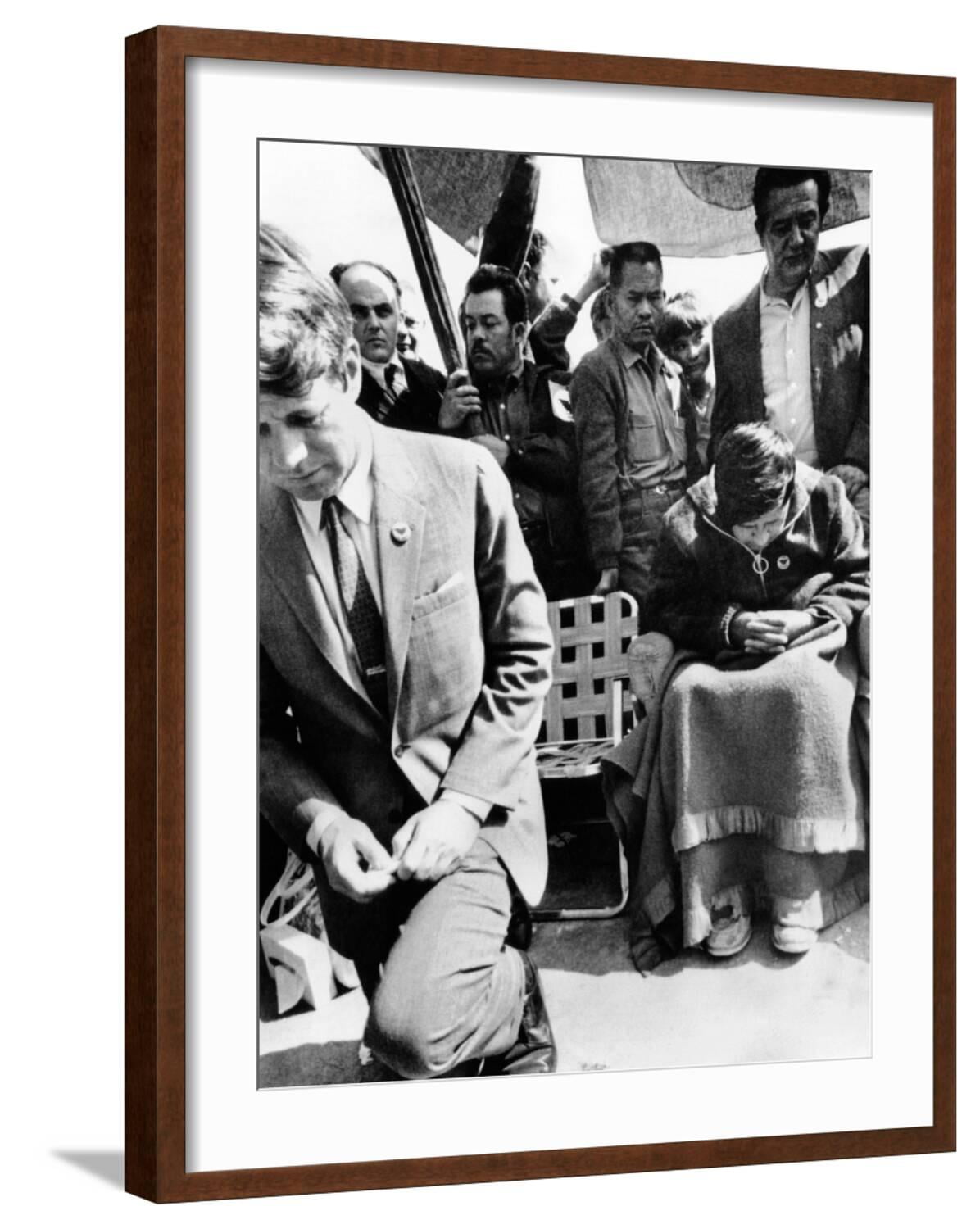 Art.com Sen Robert Kennedy Worships with Cesar Chavez Photo, Brown ...