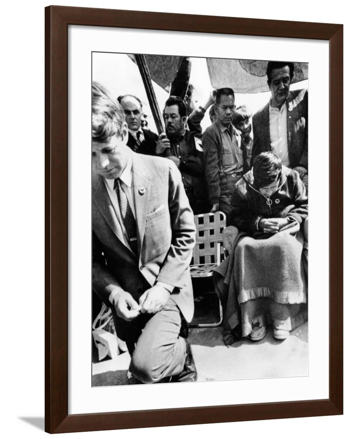 Art.com Sen Robert Kennedy Worships with Cesar Chavez Photo, Brown ...