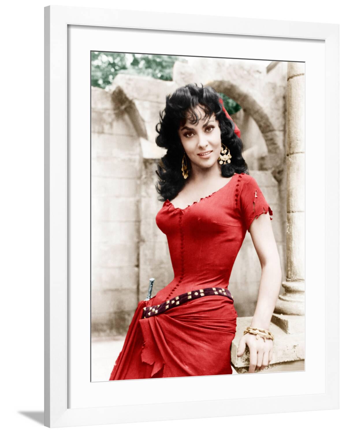 Art.com THE HUNCHBACK OF NOTRE DAME, Gina Lollobrigida, 1956 Photo ...