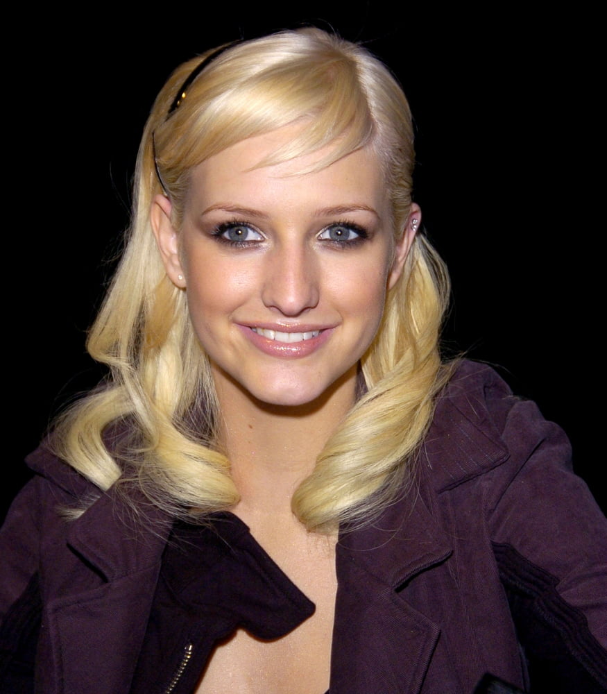 Ashlee Simpson Inside For I Am Me Cd Signing, Virgin Megastore, Los ...