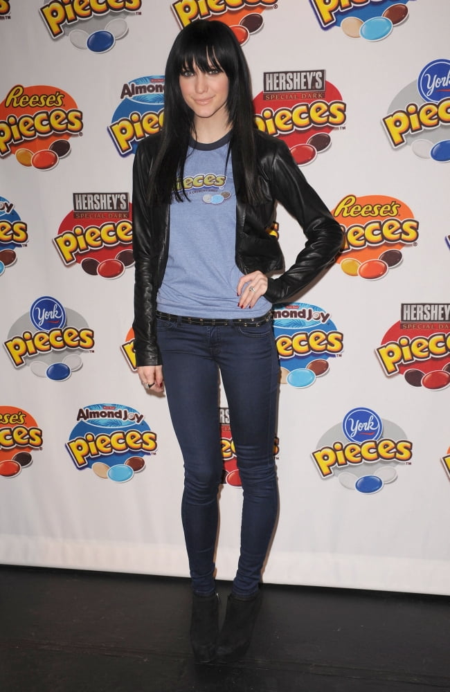 Ashlee Simpson Wentz At A Public Appearance For New Hershey'S Pieces ...