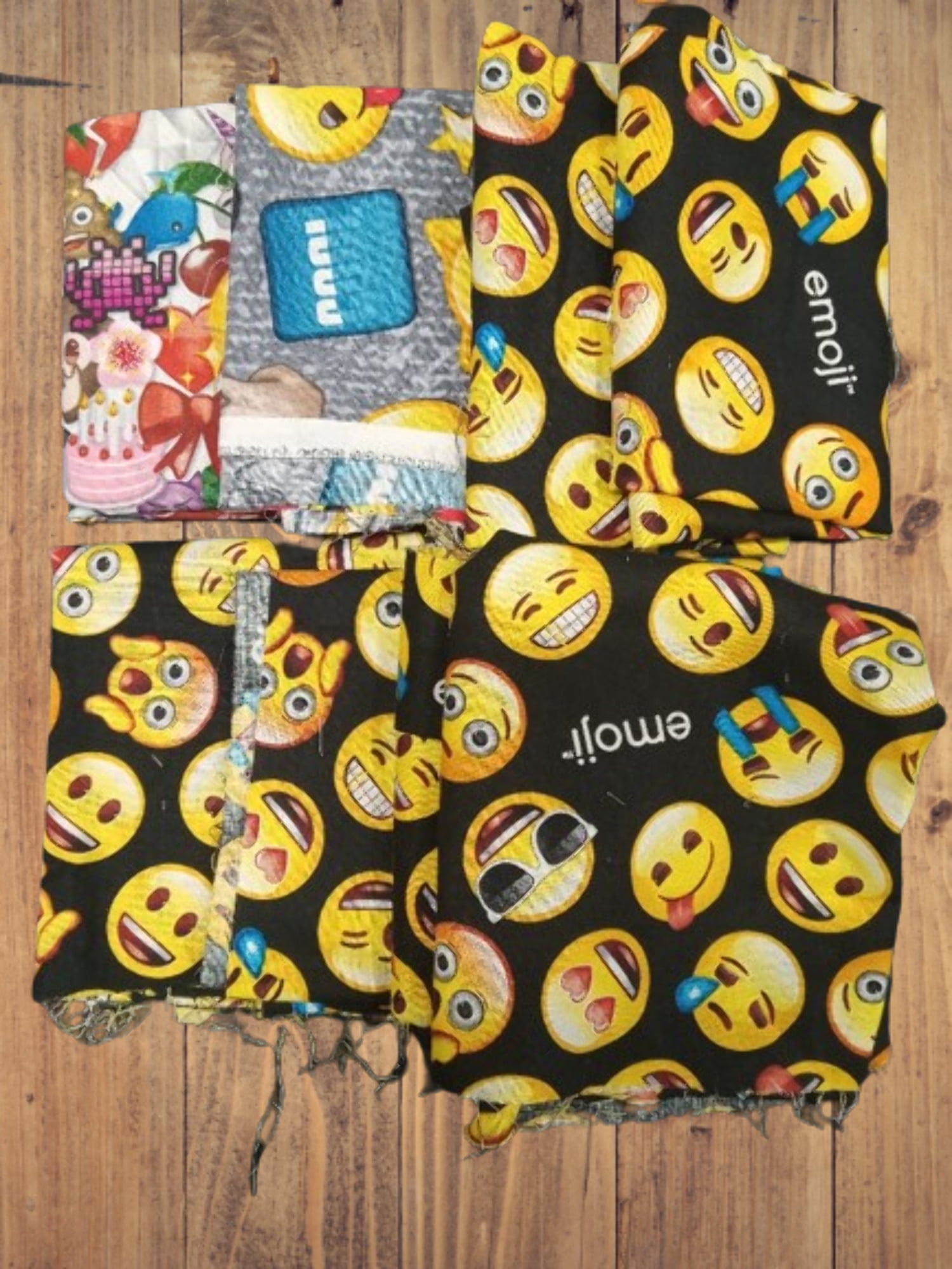 Assorted Emojis Fabric - 1 lb Scrap Bundle - Walmart.com
