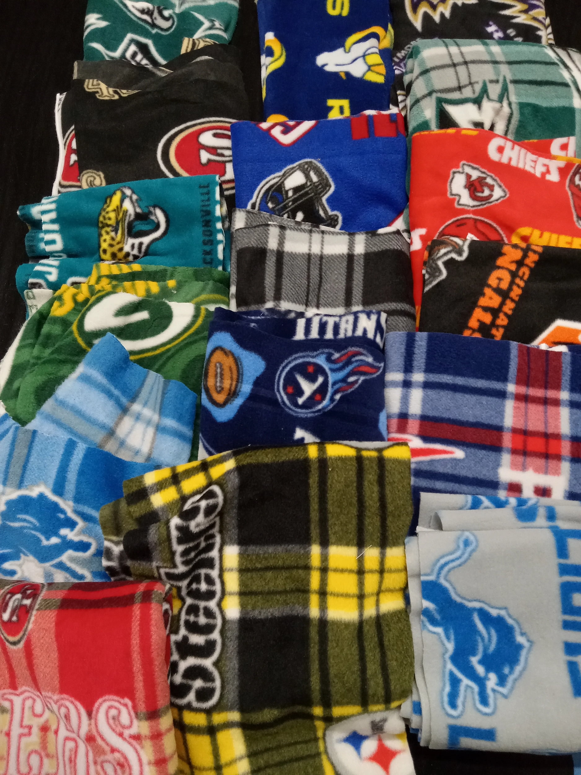 Assorted Football NFL Fleece Fabric - 3 lb Scrap Bundle - Walmart.com