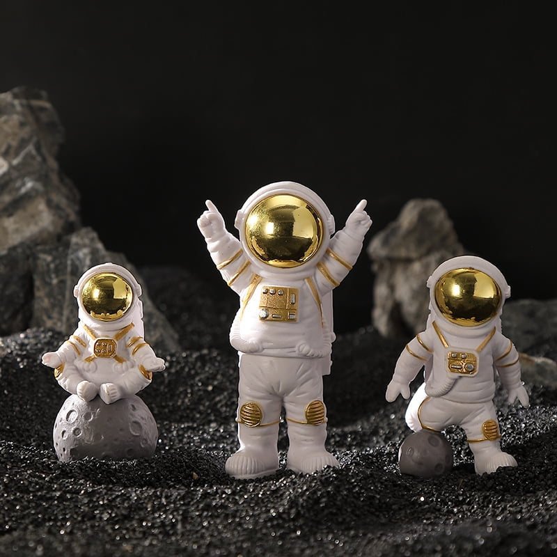 Astronaut Figurines Christmas Resin Spaceman Moon Sculpture Decorative ...