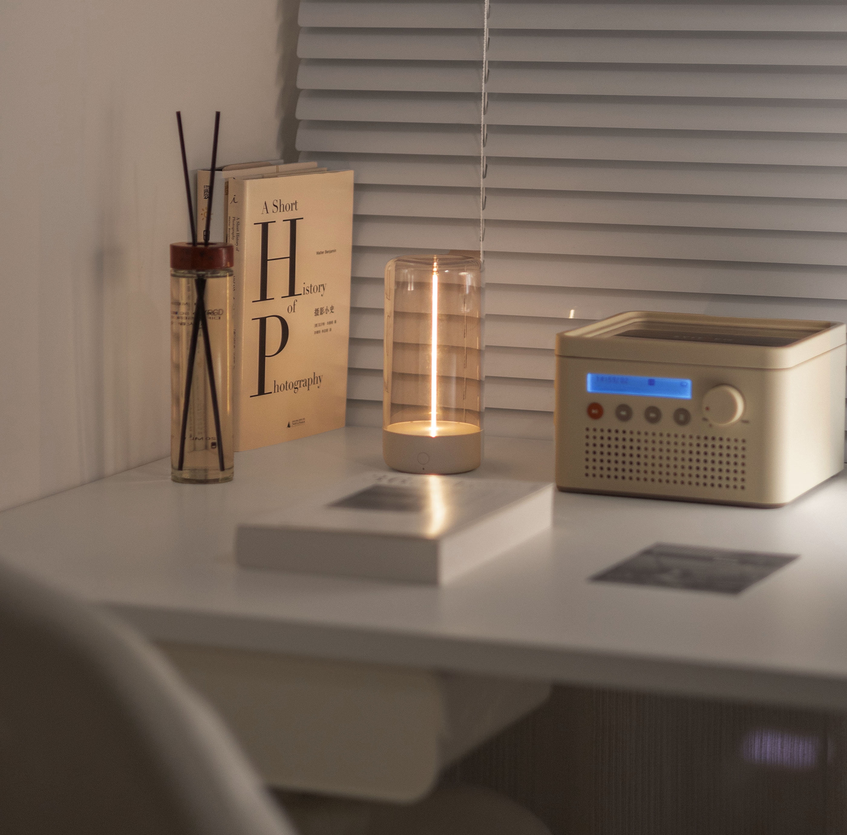 Auge Light, White Portable Rechargeable Magnetic Night Light, LED Light ...