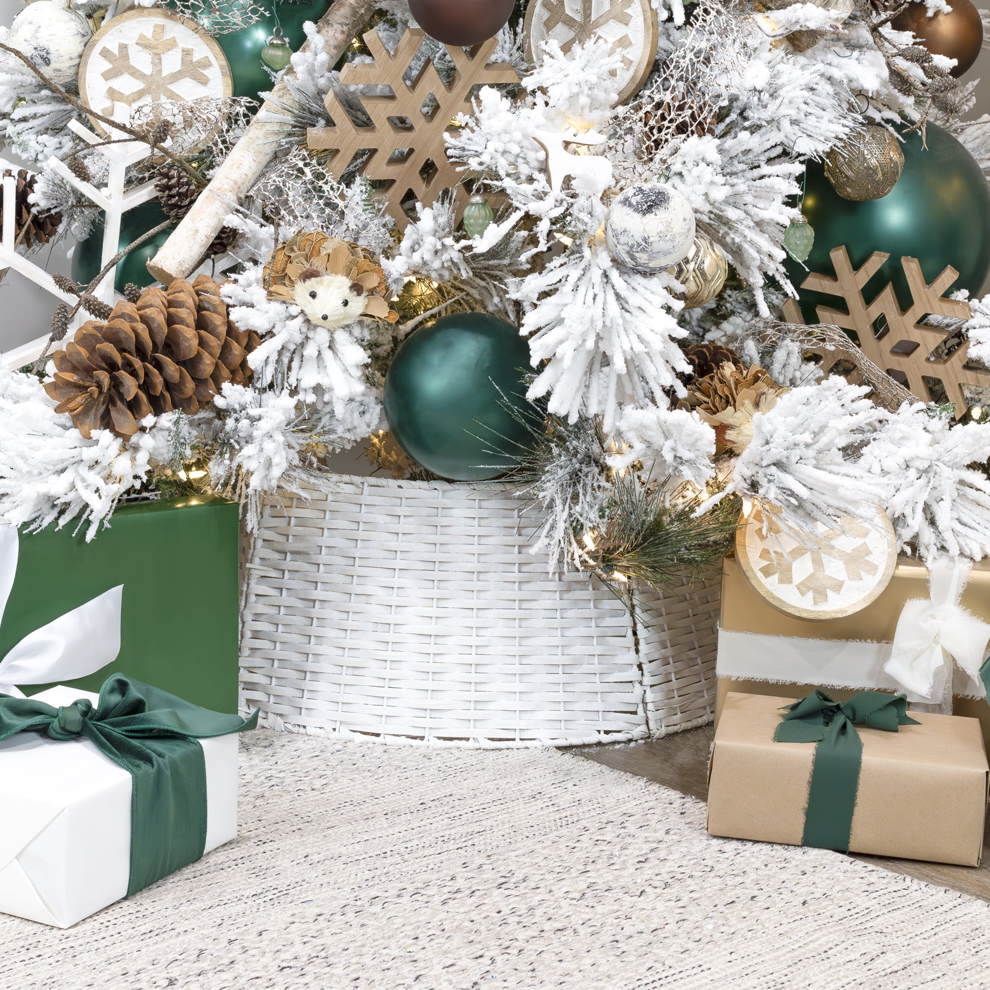 AuldHome Design Wicker Christmas Tree Collar (White, 29-Inch), Real ...