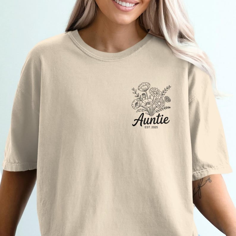 Auntie Est 2025 T-Shirt, Future Auntie, Pregnancy Reveal Tee - Walmart.com
