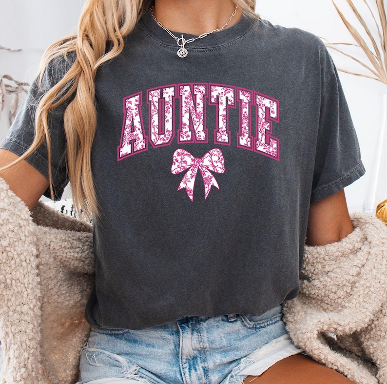 Auntie Floral Bow T-Shirt Cute Auntie Pink Bow Fun Aunt Gift Tee ...